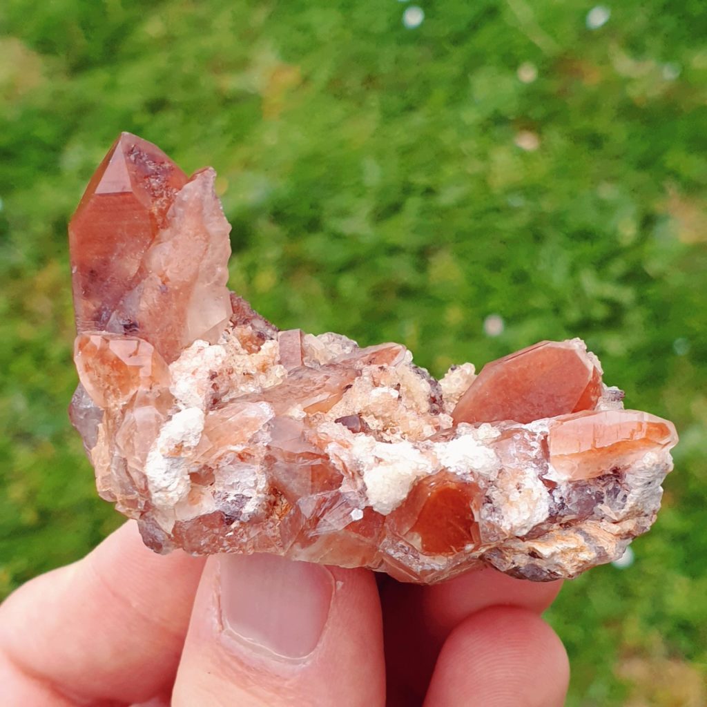 Quartz rouge Hématoïde – Tinejdad, Maroc | Géodes Et Minéraux