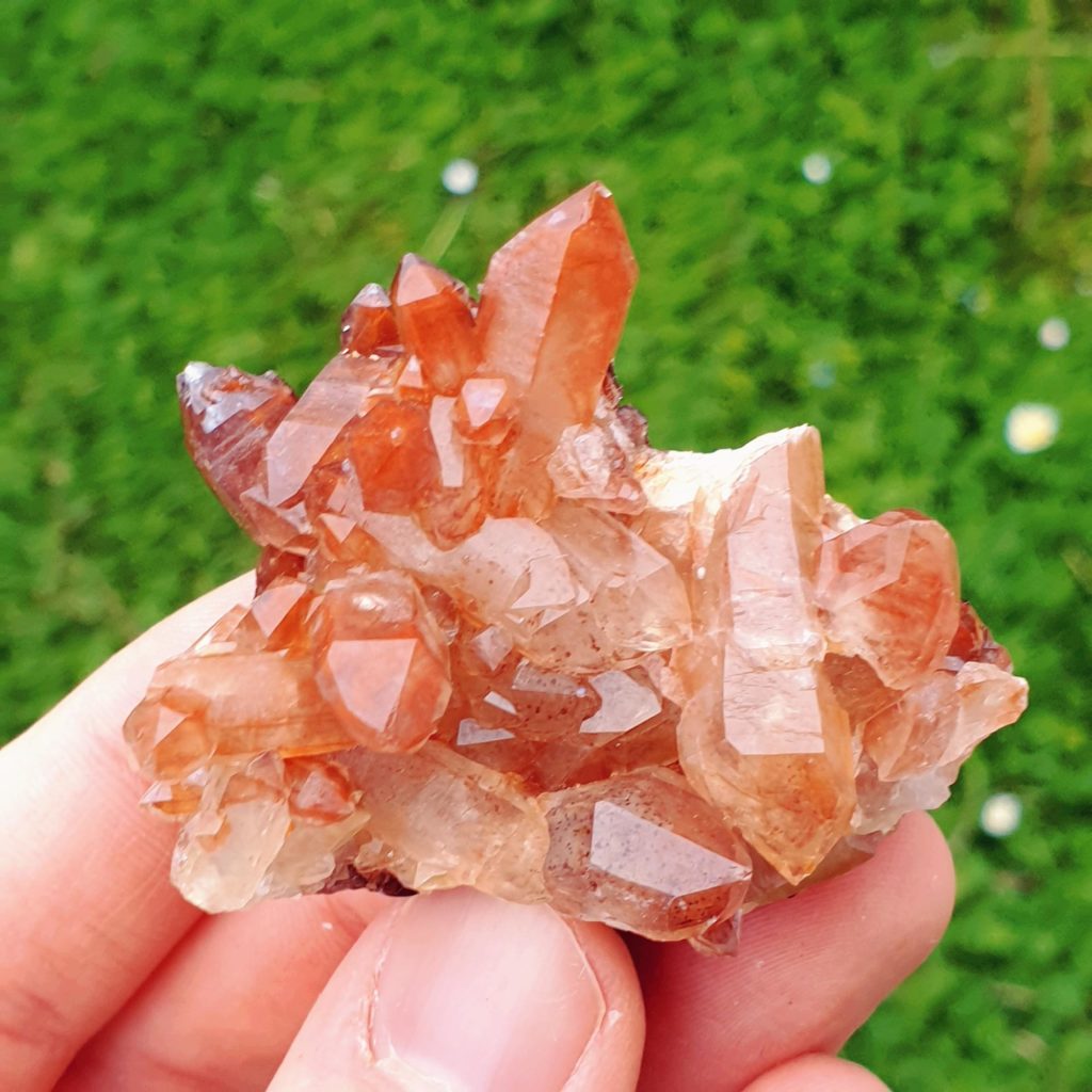 Quartz rouge Hématoïde – Tinejdad, Maroc | Géodes Et Minéraux