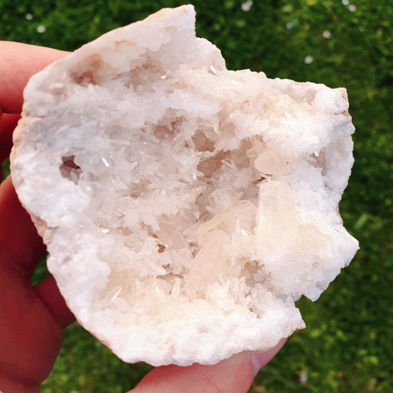 Géode de Calcite entière – Maroc | Géodes Et Minéraux