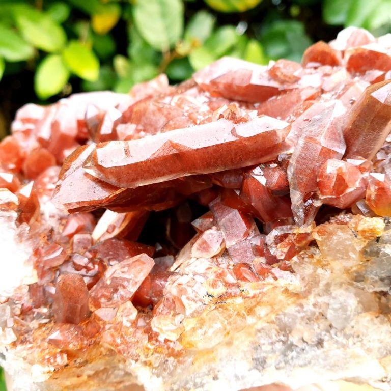 Quartz rouge Hématoïde – Tinejdad, Maroc | Géodes Et Minéraux